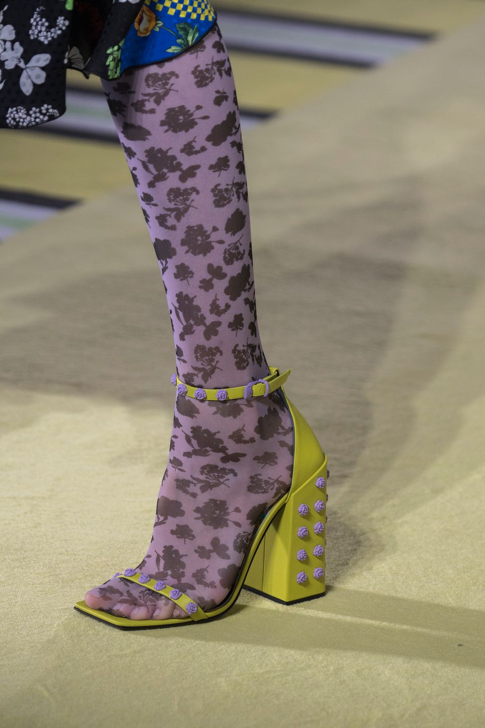 '90s Supermodel Shalom Harlow Returns to the Versace Runway - PAPER ...